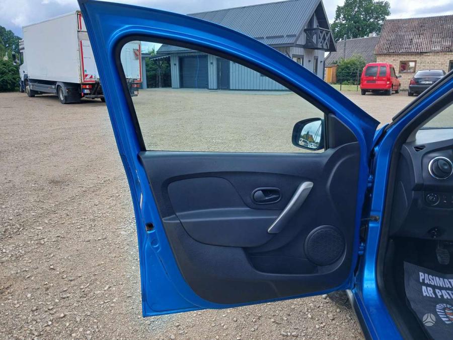 Blue Dacia Sandero 2015 in Kelme, with an engine capacity of 0.90 L and mileage of 130 thousand km for 5000 €, photo 15 on AUTOMOTO.COM.LV