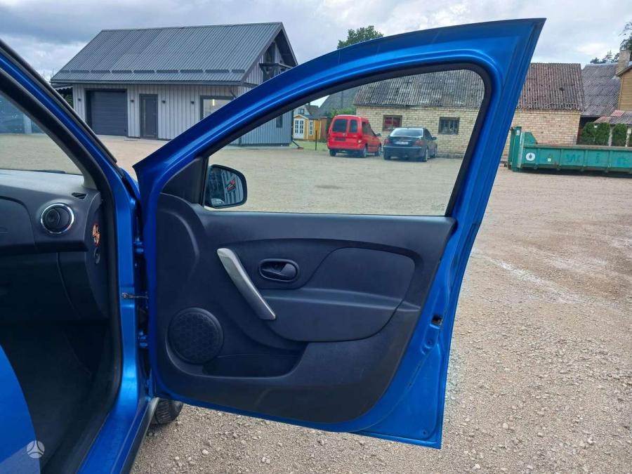 Blue Dacia Sandero 2015 in Kelme, with an engine capacity of 0.90 L and mileage of 130 thousand km for 5000 €, photo 16 on AUTOMOTO.COM.LV