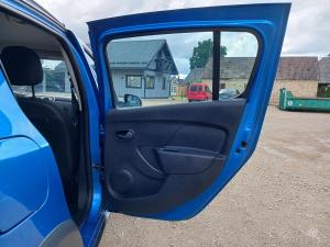 Blue Dacia Sandero 2015 in Kelme, with an engine capacity of 0.90 L and mileage of 130 thousand km for 5000 €, photo 17 on AUTOMOTO.COM.LV
