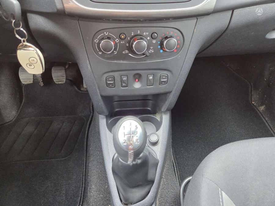 Zils Dacia Sandero 2015 Tauragė, ar dzinēja tilpumu 1.50 L un nobraukumu 292 tūkst. km par 3950 €, foto 27 vietnē AUTOMOTO.COM.LV
