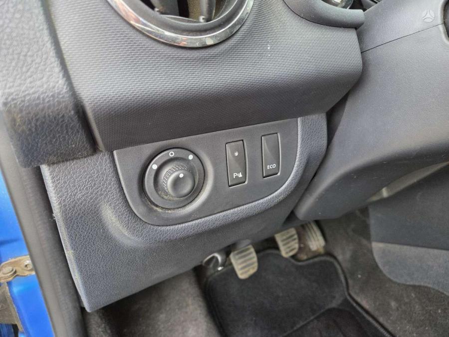 Zils Dacia Sandero 2015 Tauragė, ar dzinēja tilpumu 1.50 L un nobraukumu 292 tūkst. km par 3950 €, foto 31 vietnē AUTOMOTO.COM.LV