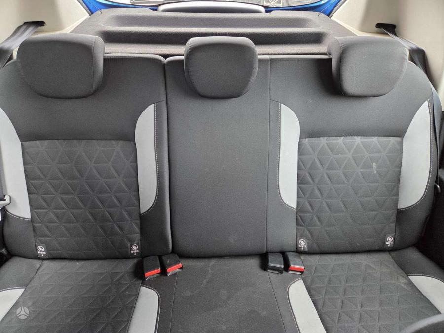 Zils Dacia Sandero 2015 Tauragė, ar dzinēja tilpumu 1.50 L un nobraukumu 292 tūkst. km par 3950 €, foto 38 vietnē AUTOMOTO.COM.LV