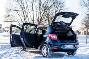 Blue Dacia Sandero 2016 in Riga, with an engine capacity of 1.50 L and mileage of 220 thousand km for 5490 €, photo 9 on AUTOMOTO.COM.LV