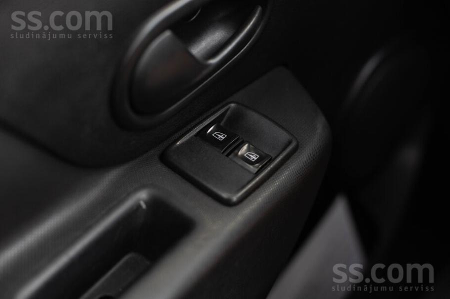 Zils Dacia Sandero 2017 Rīga, ar dzinēja tilpumu 1.50 L un nobraukumu 251 tūkst. km par 3990 €, foto 13 vietnē AUTOMOTO.COM.LV