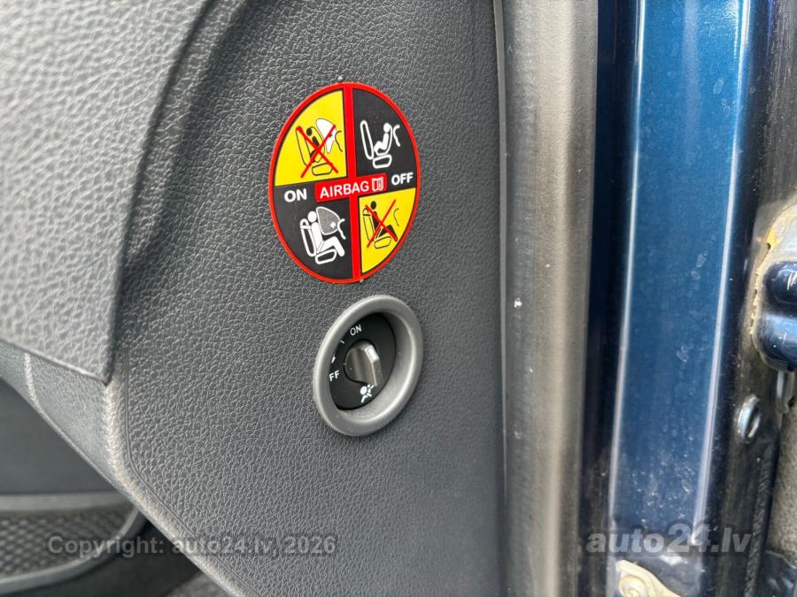 Blue Dacia Sandero 2019 in Paide, with an engine capacity of 1.00 L and mileage of 146 thousand km for 4390 €, photo 19 on AUTOMOTO.COM.LV