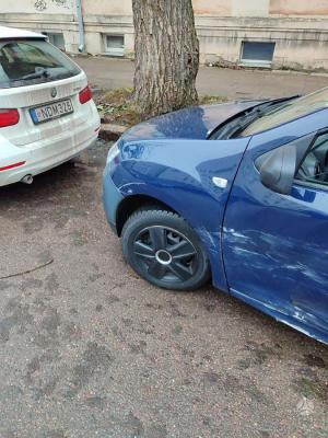 Blue Dacia Sandero 2020 in Vilnius, with an engine capacity of 1.00 L and mileage of 69 thousand km for 2100 €, photo  on AUTOMOTO.COM.LV