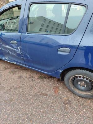 Blue Dacia Sandero 2020 in Vilnius, with an engine capacity of 1.00 L and mileage of 69 thousand km for 2100 €, photo 2 on AUTOMOTO.COM.LV