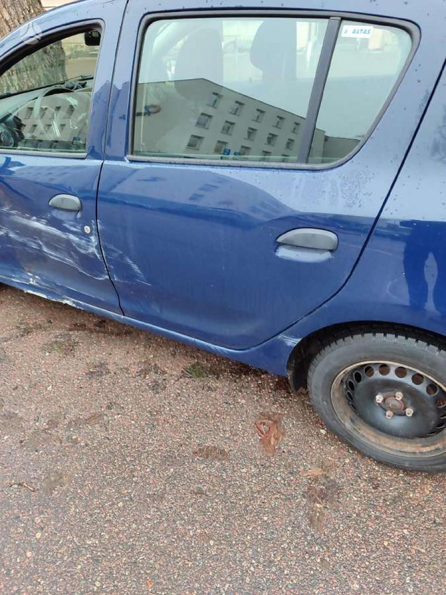 Blue Dacia Sandero 2020 in Vilnius, with an engine capacity of 1.00 L and mileage of 69 thousand km for 2100 €, photo 2 on AUTOMOTO.COM.LV