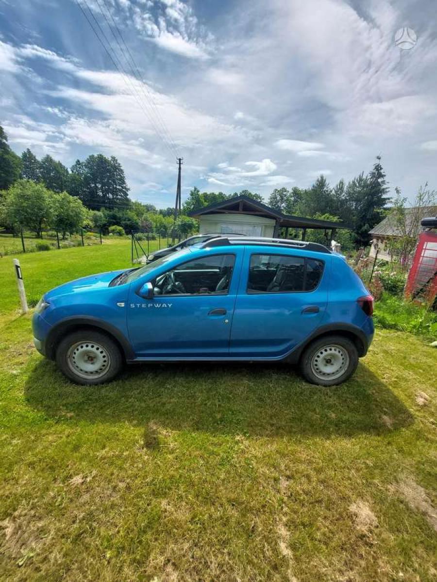 Blue Dacia Sandero 2014 in Kazlu Ruda, with an engine capacity of 0.90 L and mileage of 141 thousand km for 2950 €, photo 3 on AUTOMOTO.COM.LV