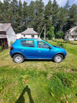 Blue Dacia Sandero 2014 in Kazlu Ruda, with an engine capacity of 0.90 L and mileage of 141 thousand km for 2950 €, photo 4 on AUTOMOTO.COM.LV