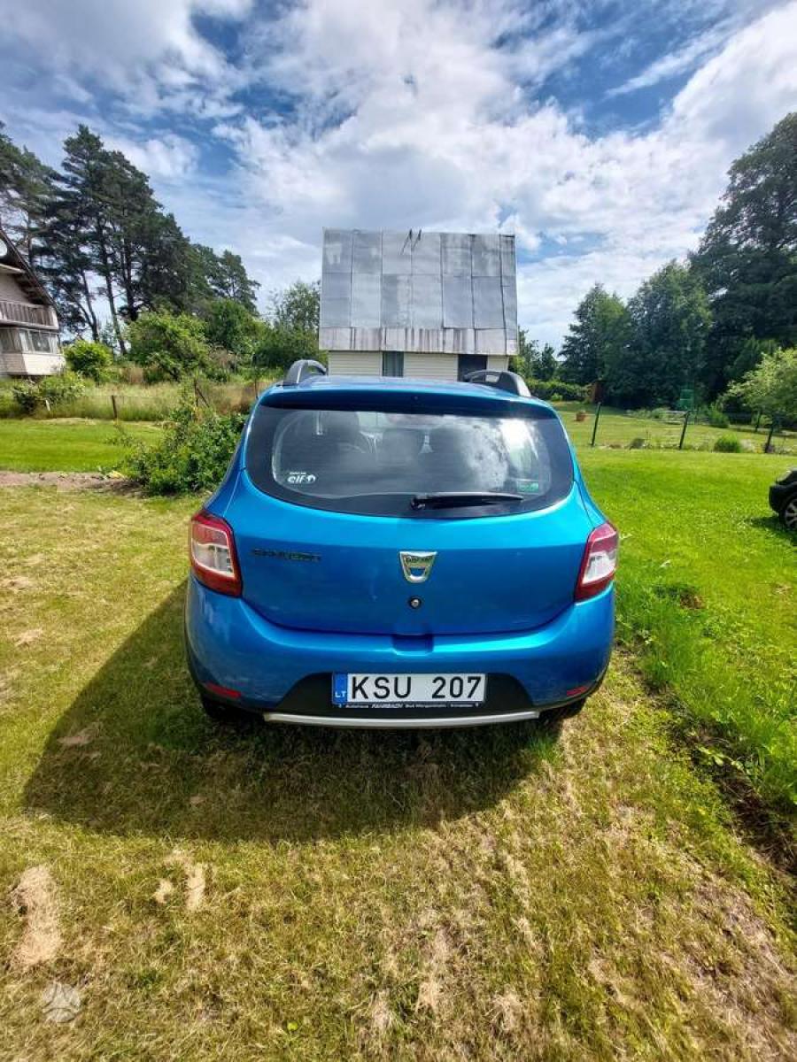 Blue Dacia Sandero 2014 in Kazlu Ruda, with an engine capacity of 0.90 L and mileage of 141 thousand km for 2950 €, photo 5 on AUTOMOTO.COM.LV