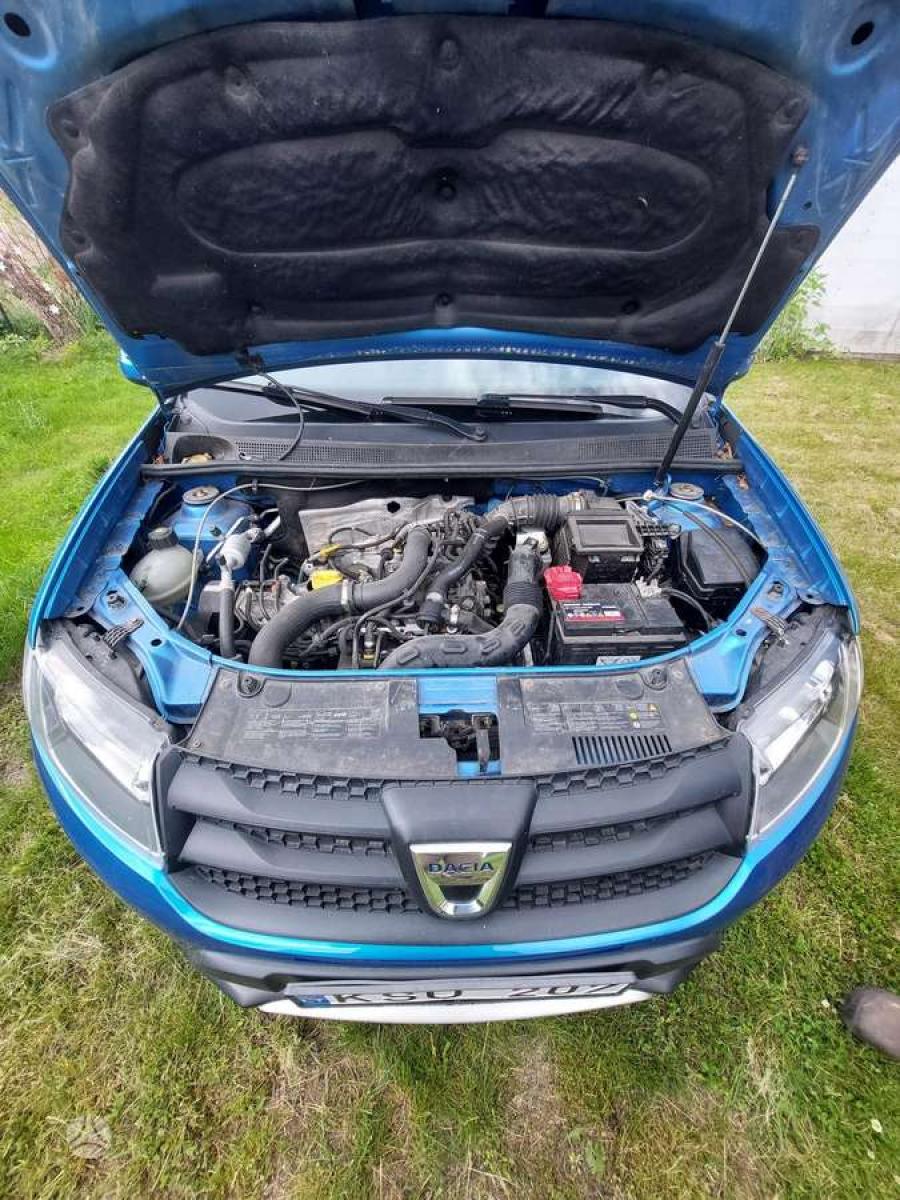 Blue Dacia Sandero 2014 in Kazlu Ruda, with an engine capacity of 0.90 L and mileage of 141 thousand km for 2950 €, photo 8 on AUTOMOTO.COM.LV