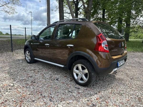 Brown Dacia Sandero 2012 in Cesis, with an engine capacity of 1.60 L and mileage of 0 thousand km for 6200 €, photo 7 on AUTOMOTO.COM.LV
