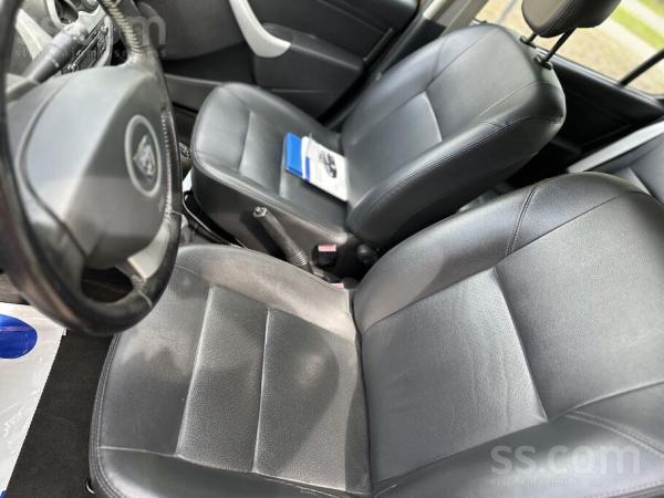 Brown Dacia Sandero 2012 in Cesis, with an engine capacity of 1.60 L and mileage of 0 thousand km for 6200 €, photo 9 on AUTOMOTO.COM.LV