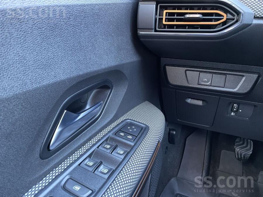 Brūns Dacia Sandero 2021 Talsi, ar dzinēja tilpumu 1.00 L un nobraukumu 93 tūkst. km par 10800 €, foto 14 vietnē AUTOMOTO.COM.LV