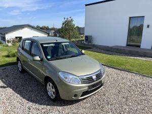 Brown Dacia Sandero 2009 in Alytus, with an engine capacity of 1.60 L and mileage of 191 thousand km for 1999 €, photo  on AUTOMOTO.COM.LV