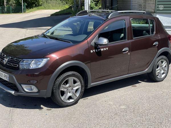 Brown Dacia Sandero 2017 in Vilnius, with an engine capacity of 0.90 L and mileage of 155 thousand km for 5700 €, photo 1 on AUTOMOTO.COM.LV