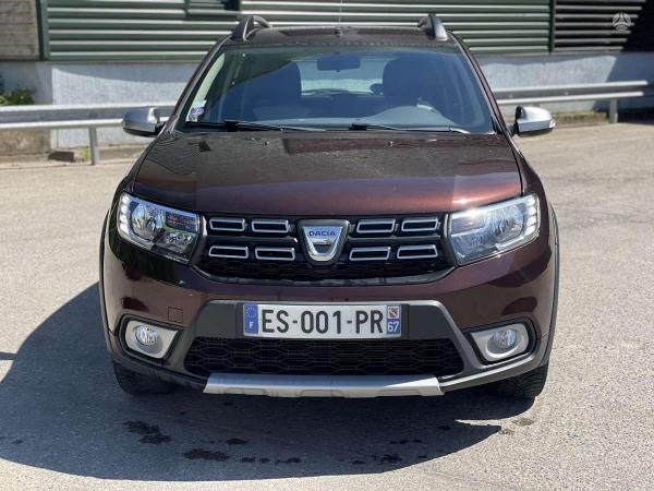 Brown Dacia Sandero 2017 in Vilnius, with an engine capacity of 0.90 L and mileage of 155 thousand km for 5700 €, photo 2 on AUTOMOTO.COM.LV