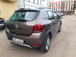 Brown Dacia Sandero 2019 in Daugavpils, with an engine capacity of 0.90 L and mileage of 0 thousand km for 8150 €, photo 7 on AUTOMOTO.COM.LV