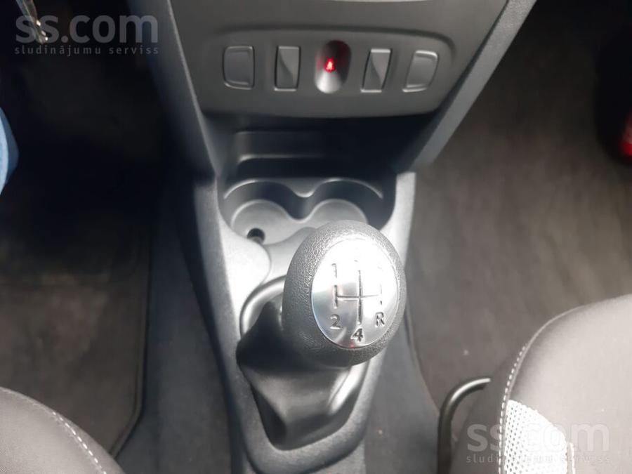 Brown Dacia Sandero 2019 in Daugavpils, with an engine capacity of 0.90 L and mileage of 0 thousand km for 8150 €, photo 17 on AUTOMOTO.COM.LV