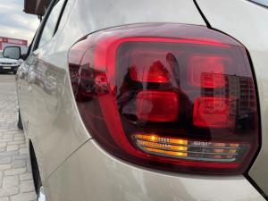 Brown Dacia Sandero 2020 in Riga, with an engine capacity of 0.90 L and mileage of 81 thousand km for 5900 €, photo 11 on AUTOMOTO.COM.LV