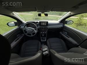 Green Dacia Sandero 2023 in Jelgava, with an engine capacity of 1.00 L and mileage of 62 thousand km for 14000 €, photo 5 on AUTOMOTO.COM.LV