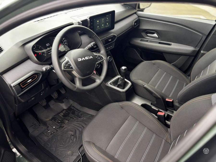 Green Dacia Sandero 2023 in Vilnius, with an engine capacity of 1.00 L and mileage of 60 thousand km for 12500 €, photo 7 on AUTOMOTO.COM.LV