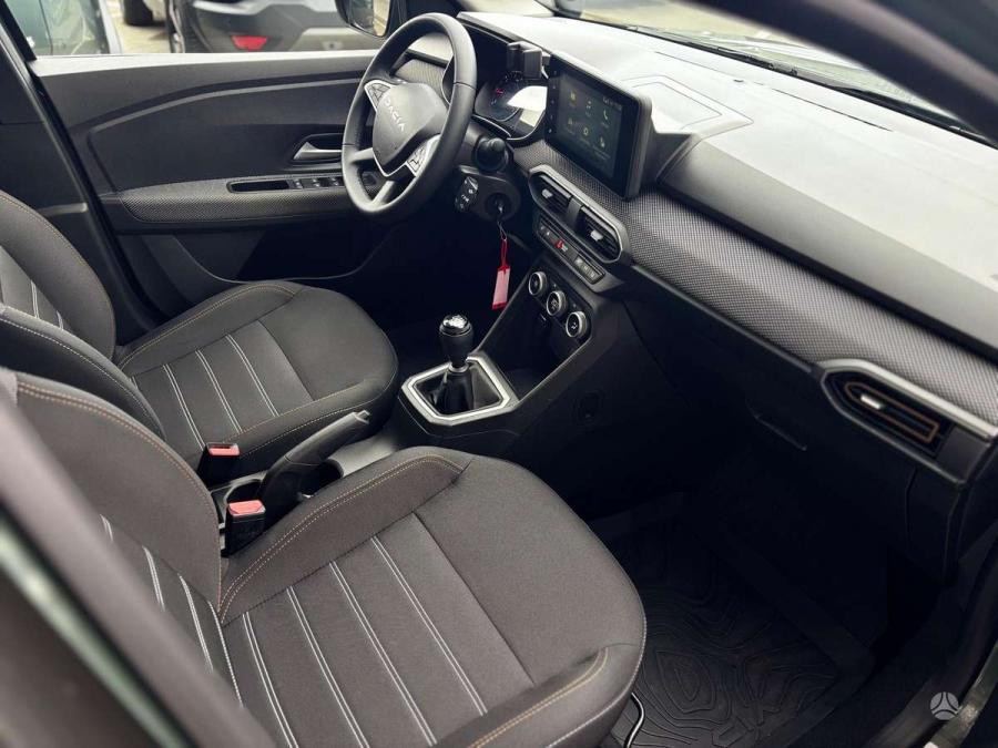 Green Dacia Sandero 2023 in Vilnius, with an engine capacity of 1.00 L and mileage of 60 thousand km for 12500 €, photo 8 on AUTOMOTO.COM.LV