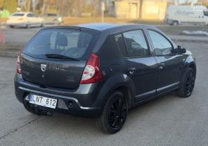 Grey Dacia Sandero 2010 in Vilnius, with an engine capacity of 1.50 L and mileage of 162 thousand km for 1399 €, photo 3 on AUTOMOTO.COM.LV