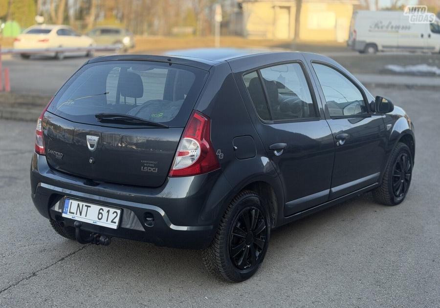 Grey Dacia Sandero 2010 in Vilnius, with an engine capacity of 1.50 L and mileage of 162 thousand km for 1399 €, photo 3 on AUTOMOTO.COM.LV
