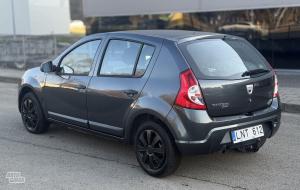 Grey Dacia Sandero 2010 in Vilnius, with an engine capacity of 1.50 L and mileage of 162 thousand km for 1399 €, photo 4 on AUTOMOTO.COM.LV