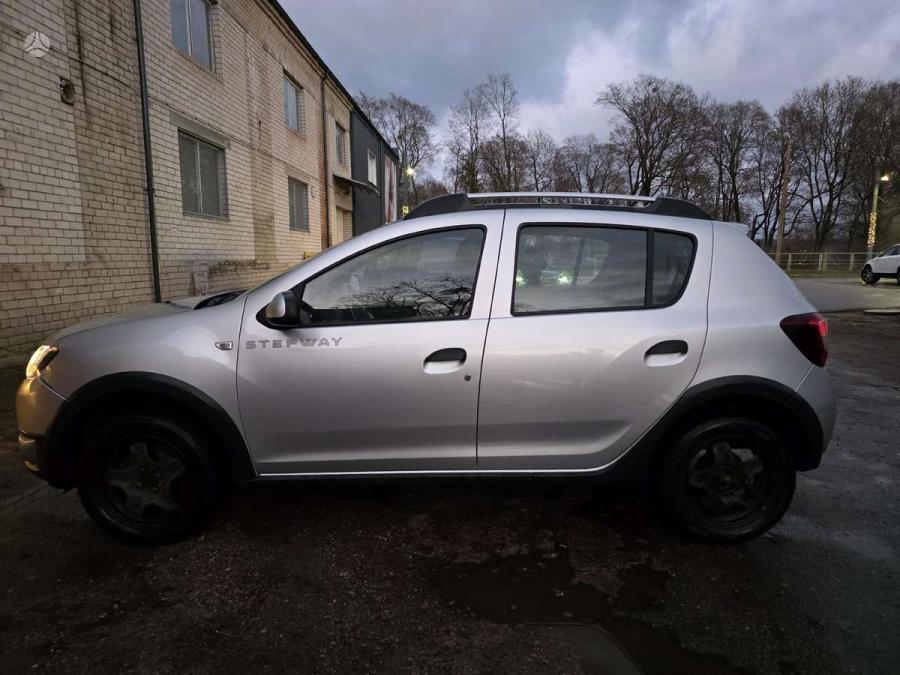 Grey Dacia Sandero 2017 in Kaunas, with an engine capacity of 0.90 L and mileage of 135 thousand km for 4500 €, photo 3 on AUTOMOTO.COM.LV