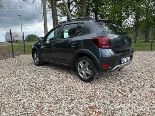 Grey Dacia Sandero 2019 in Cesis, with an engine capacity of 1.50 L and mileage of 0 thousand km for 6500 €, photo 4 on AUTOMOTO.COM.LV