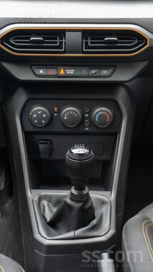 Grey Dacia Sandero 2021 in Riga, with an engine capacity of 1.00 L and mileage of 108 thousand km for 8590 €, photo 14 on AUTOMOTO.COM.LV
