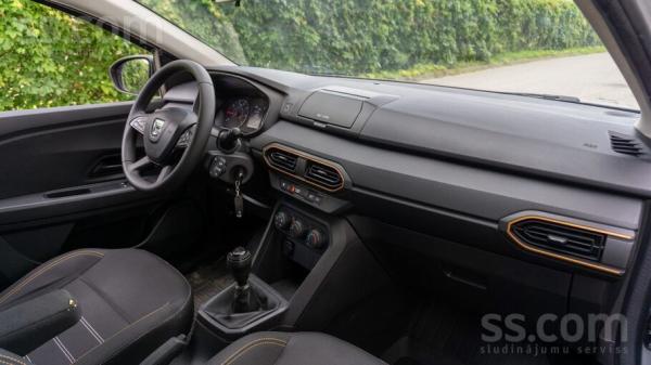 Dacia Sandero 2021 Rīga vietnē Pelēks Dacia Sandero 2021 Rīga, ar dzinēja tilpumu 1.00 L un nobraukumu 108 tūkst. km par 7590 €, foto 11 vietnē AUTOMOTO.COM.LV
