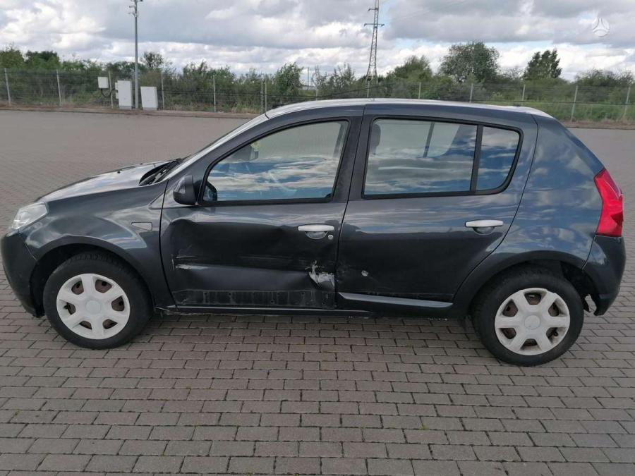 Pelēks Dacia Sandero 2009 Marijampole, ar dzinēja tilpumu 1.15 L un nobraukumu 112 tūkst. km par 1350 €, foto 5 vietnē AUTOMOTO.COM.LV