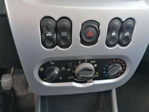 Pelēks Dacia Sandero 2009 Marijampole, ar dzinēja tilpumu 1.15 L un nobraukumu 112 tūkst. km par 1350 €, foto 12 vietnē AUTOMOTO.COM.LV