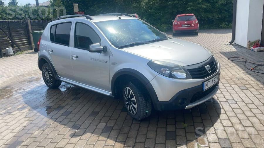Grey Dacia Sandero 2010 in Riga, with an engine capacity of 1.50 L and mileage of 169 thousand km for 2770 €, photo 1 on AUTOMOTO.COM.LV