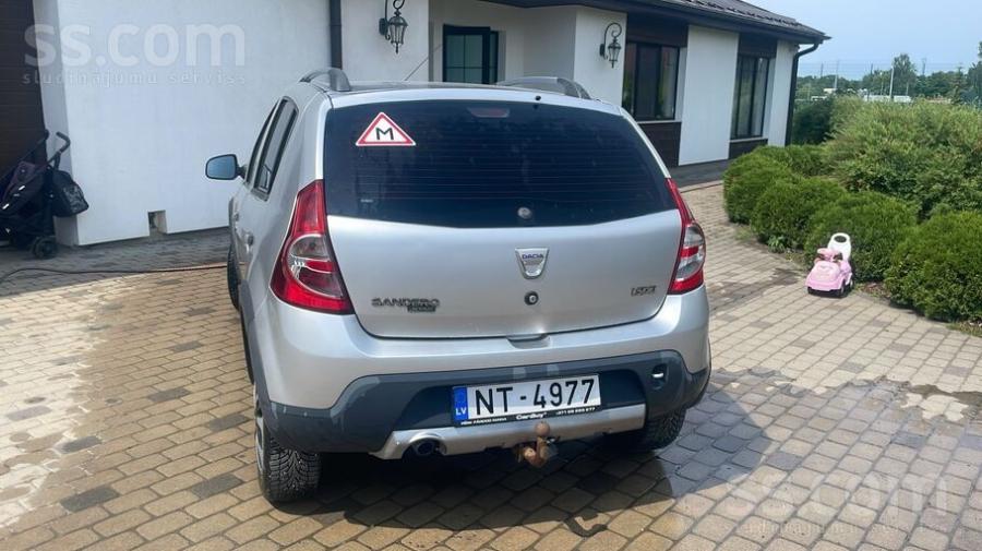 Grey Dacia Sandero 2010 in Riga, with an engine capacity of 1.50 L and mileage of 169 thousand km for 2770 €, photo 4 on AUTOMOTO.COM.LV