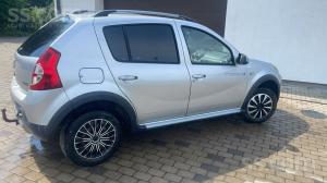 Grey Dacia Sandero 2010 in Riga, with an engine capacity of 1.50 L and mileage of 169 thousand km for 2770 €, photo 5 on AUTOMOTO.COM.LV