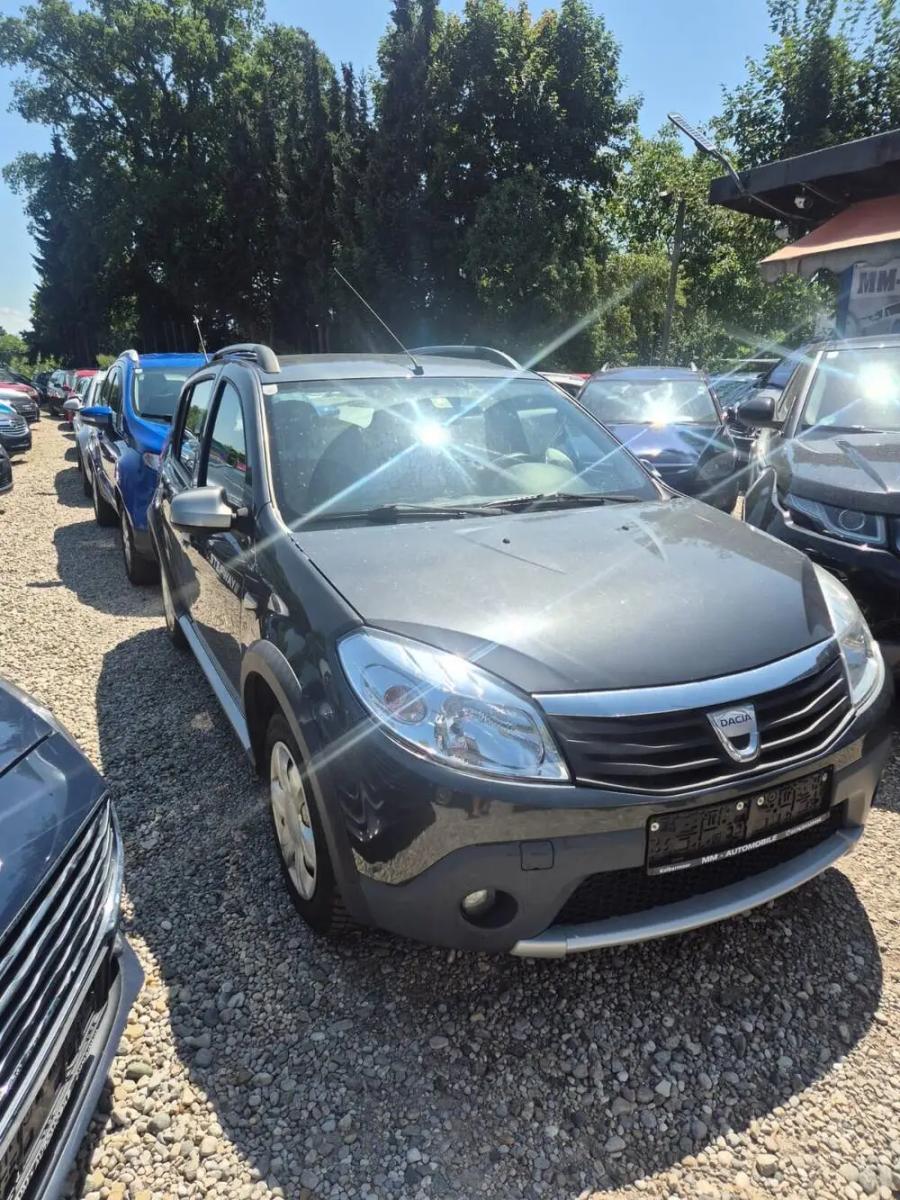 Pelēks Dacia Sandero 2010 Talsi, ar dzinēja tilpumu 1.60 L un nobraukumu 111 tūkst. km par 4200 €, foto 1 vietnē AUTOMOTO.COM.LV