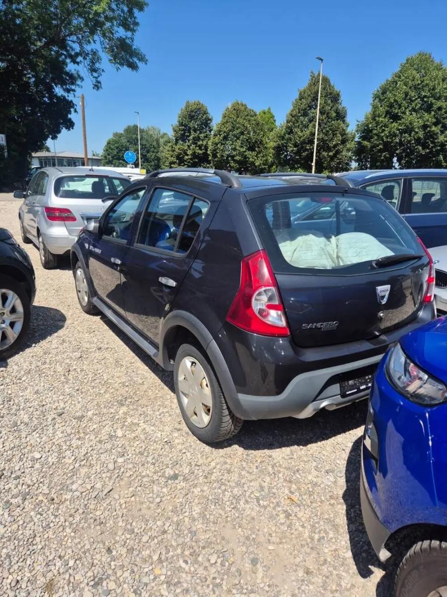 Pelēks Dacia Sandero 2010 Talsi, ar dzinēja tilpumu 1.60 L un nobraukumu 111 tūkst. km par 4200 €, foto 3 vietnē AUTOMOTO.COM.LV