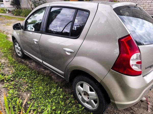 Grey Dacia Sandero 2010 in Vilnius, with an engine capacity of 1.39 L and mileage of 136 thousand km for 1500 €, photo 6 on AUTOMOTO.COM.LV
