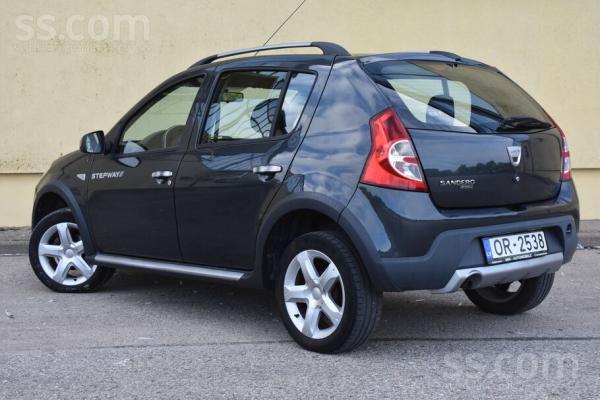 Grey Dacia Sandero 2010 in Talsi, with an engine capacity of 1.60 L and mileage of 112 thousand km for 4200 €, photo 3 on AUTOMOTO.COM.LV