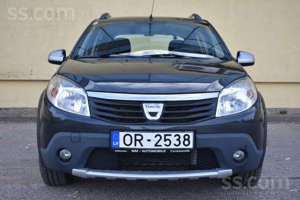 Grey Dacia Sandero 2010 in Talsi, with an engine capacity of 1.60 L and mileage of 112 thousand km for 4200 €, photo 4 on AUTOMOTO.COM.LV