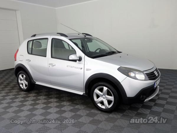 Grey Dacia Sandero 2011 in Tallinn, with an engine capacity of 1.60 L and mileage of 256 thousand km for 1899 €, photo 1 on AUTOMOTO.COM.LV