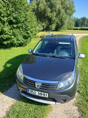 Grey Dacia Sandero 2012 in Tartu, with an engine capacity of 1.60 L and mileage of 220 thousand km for 2599 €, photo  on AUTOMOTO.COM.LV