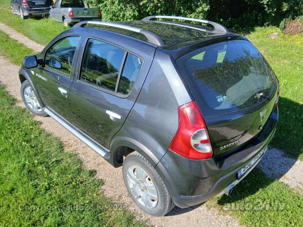 Pelēks Dacia Sandero 2012 Tartu, ar dzinēja tilpumu 1.60 L un nobraukumu 220 tūkst. km par 2599 €, foto 7 vietnē AUTOMOTO.COM.LV