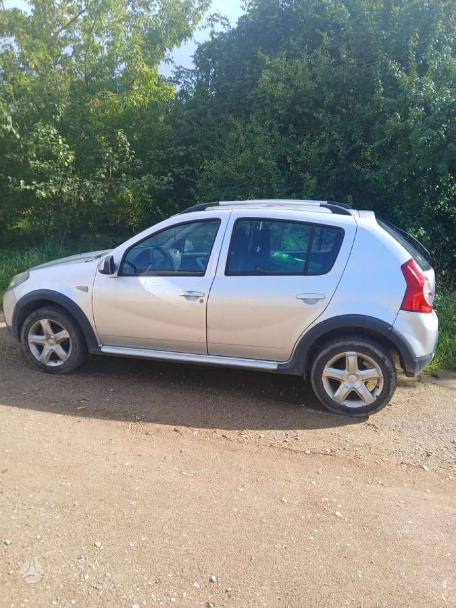 Pelēks Dacia Sandero 2012 Viļņa, ar dzinēja tilpumu 1.46 L un nobraukumu 225 tūkst. km par 1000 €, foto 1 vietnē AUTOMOTO.COM.LV