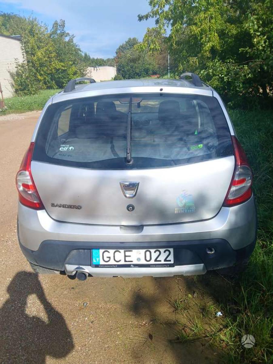 Pelēks Dacia Sandero 2012 Viļņa, ar dzinēja tilpumu 1.46 L un nobraukumu 225 tūkst. km par 1000 €, foto 3 vietnē AUTOMOTO.COM.LV